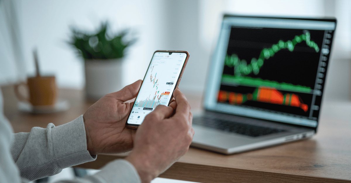 Cómo invertir en bolsa online desde casa sin ser un experto